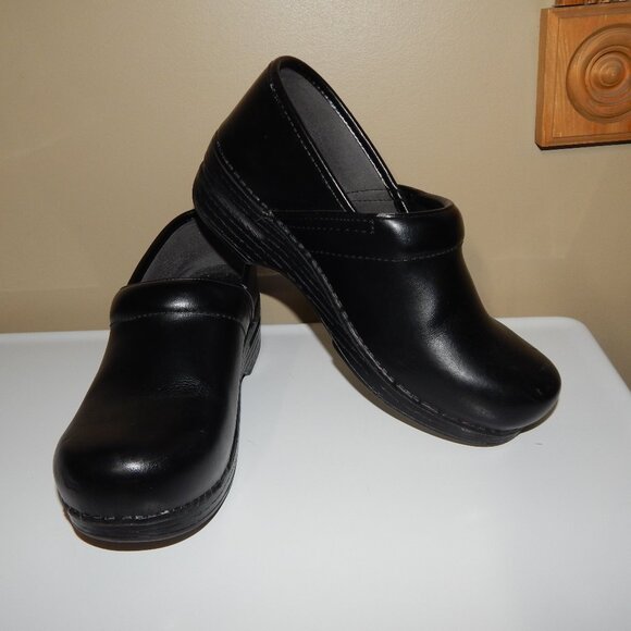 Dansko | Shoes | Dansko Black Professional Clog Womens Size 38 Us 75 Or ...